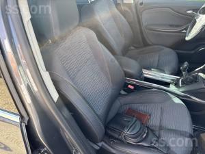 Brown Opel Zafira 2012 in Rezekne, with an engine capacity of 2.00 L and mileage of 255 thousand km for 5650 €, photo 9 on AUTOMOTO.COM.LV