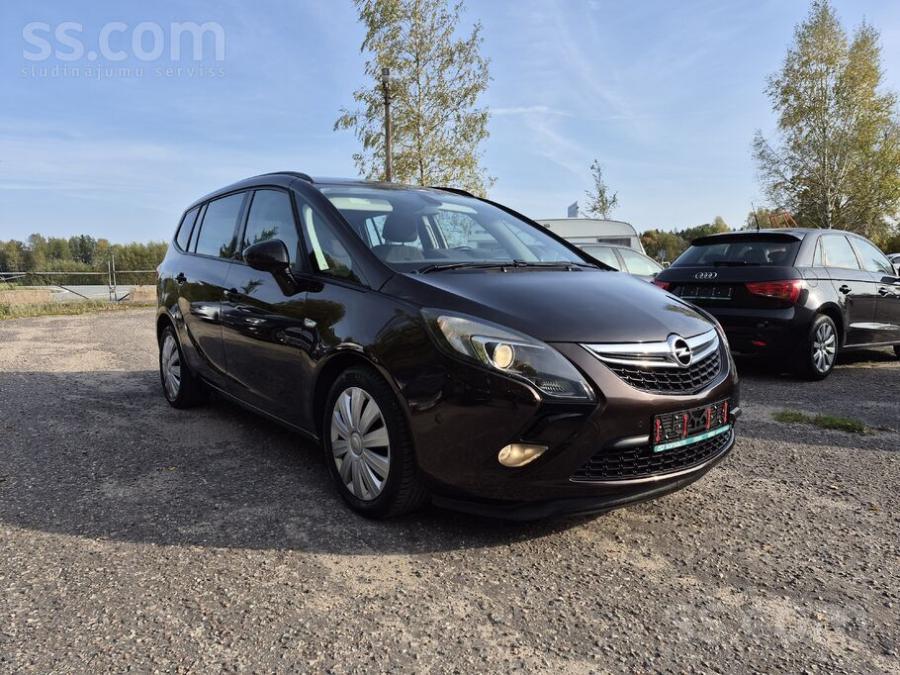 Brown Opel Zafira 2012 in Cesis, with an engine capacity of 2.00 L and mileage of 290 thousand km for 5500 €, photo 3 on AUTOMOTO.COM.LV