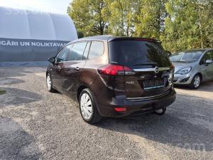 Brown Opel Zafira 2012 in Cesis, with an engine capacity of 2.00 L and mileage of 290 thousand km for 5500 €, photo 5 on AUTOMOTO.COM.LV