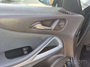 Brown Opel Zafira 2012 in Cesis, with an engine capacity of 2.00 L and mileage of 290 thousand km for 5500 €, photo 9 on AUTOMOTO.COM.LV
