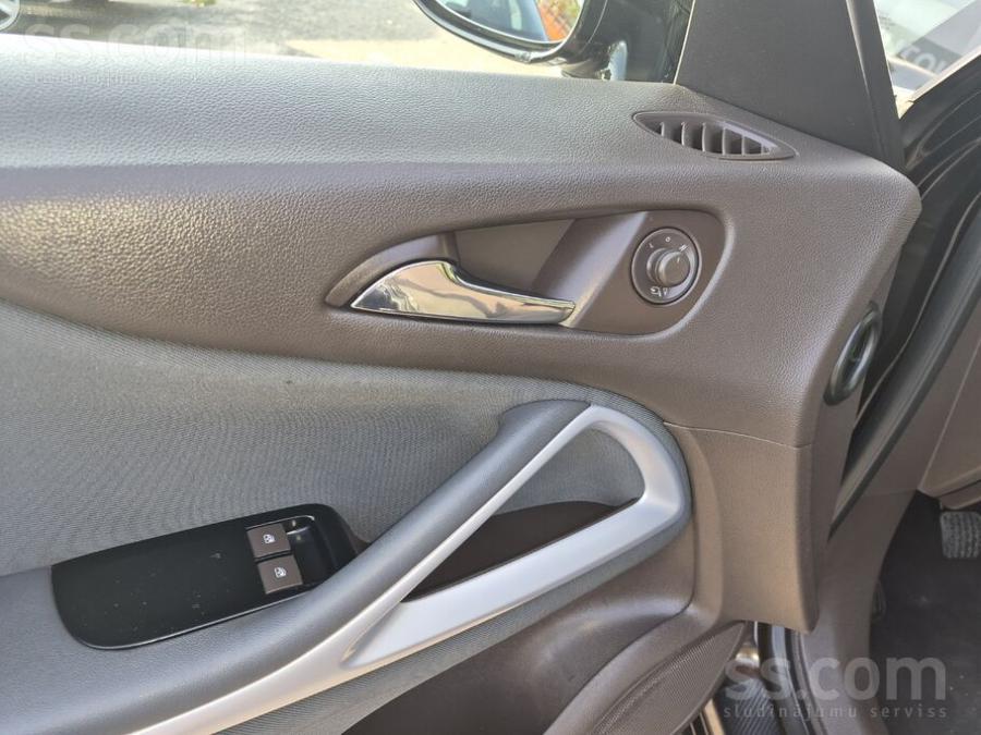 Brown Opel Zafira 2012 in Cesis, with an engine capacity of 2.00 L and mileage of 290 thousand km for 5500 €, photo 9 on AUTOMOTO.COM.LV