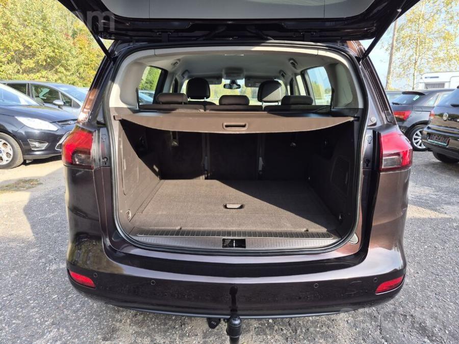 Brown Opel Zafira 2012 in Cesis, with an engine capacity of 2.00 L and mileage of 290 thousand km for 5500 €, photo 18 on AUTOMOTO.COM.LV