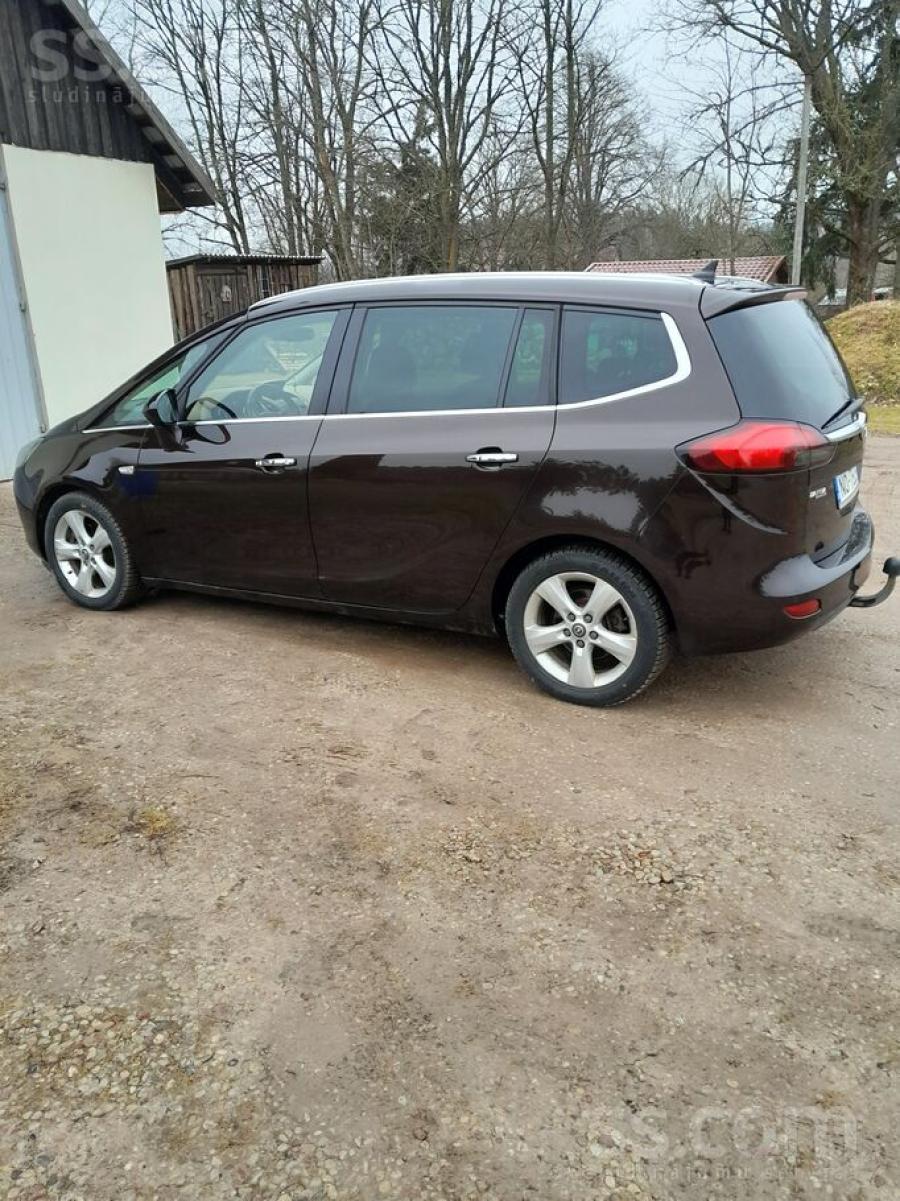 Brown Opel Zafira 2013 in Talsi, with an engine capacity of 2.00 L and mileage of 0 thousand km for 5000 €, photo 4 on AUTOMOTO.COM.LV