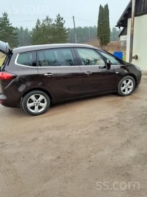 Brown Opel Zafira 2013 in Talsi, with an engine capacity of 2.00 L and mileage of 0 thousand km for 5000 €, photo 9 on AUTOMOTO.COM.LV