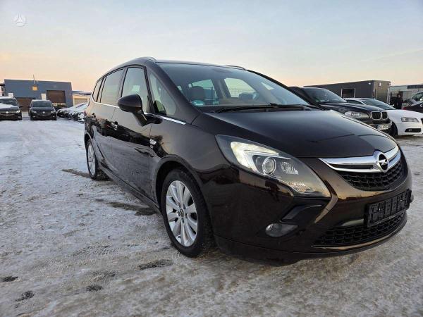 Brown Opel Zafira 2013 in Marijampole, with an engine capacity of 1.96 L and mileage of 216 thousand km for 6450 €, photo 2 on AUTOMOTO.COM.LV