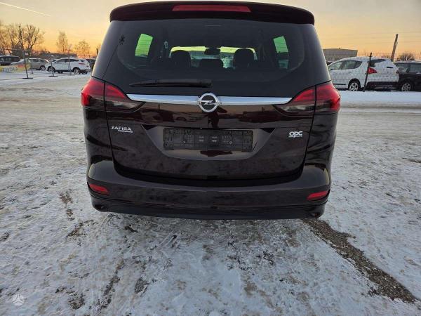 Brown Opel Zafira 2013 in Marijampole, with an engine capacity of 1.96 L and mileage of 216 thousand km for 6450 €, photo 5 on AUTOMOTO.COM.LV