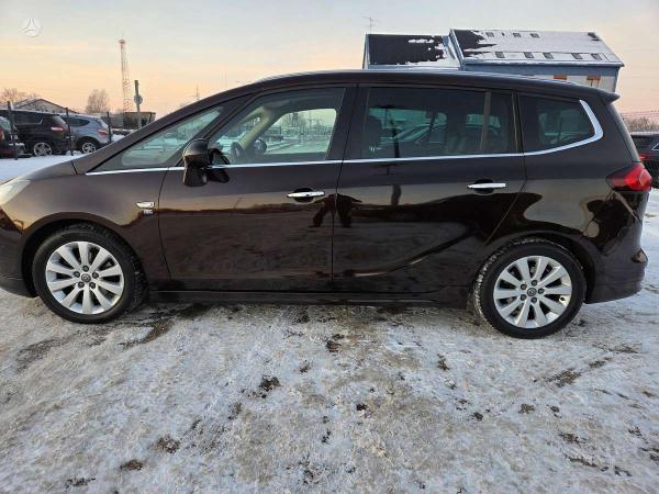 Brown Opel Zafira 2013 in Marijampole, with an engine capacity of 1.96 L and mileage of 216 thousand km for 6450 €, photo 7 on AUTOMOTO.COM.LV