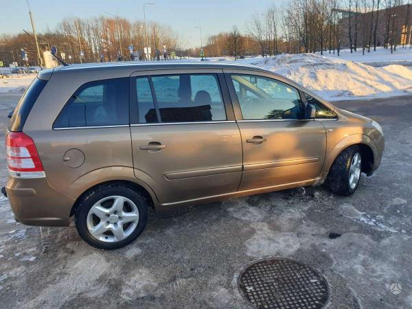Brown Opel Zafira 2013 in Kaunas, with an engine capacity of 1.70 L and mileage of 250 thousand km for 3950 €, photo 1 on AUTOMOTO.COM.LV