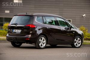 Brown Opel Zafira 2013 in Jelgava, with an engine capacity of 1.60 L and mileage of 0 thousand km for 6990 €, photo 7 on AUTOMOTO.COM.LV