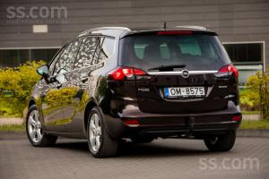 Brown Opel Zafira 2013 in Jelgava, with an engine capacity of 1.60 L and mileage of 0 thousand km for 6990 €, photo 9 on AUTOMOTO.COM.LV
