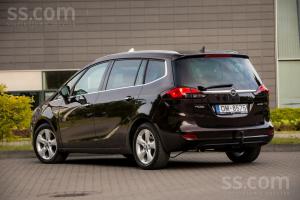 Brown Opel Zafira 2013 in Jelgava, with an engine capacity of 1.60 L and mileage of 0 thousand km for 6990 €, photo 10 on AUTOMOTO.COM.LV