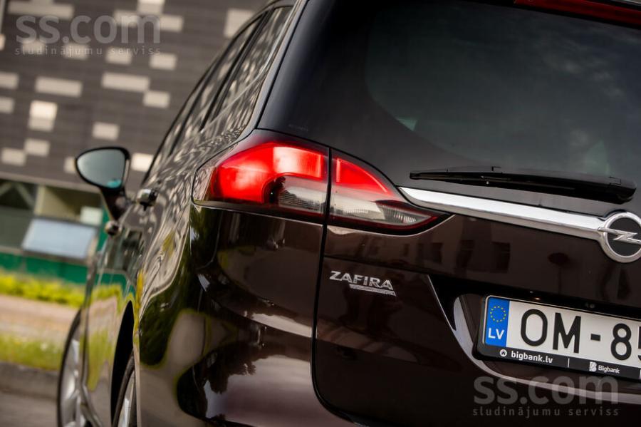 Brown Opel Zafira 2013 in Jelgava, with an engine capacity of 1.60 L and mileage of 0 thousand km for 6990 €, photo 11 on AUTOMOTO.COM.LV
