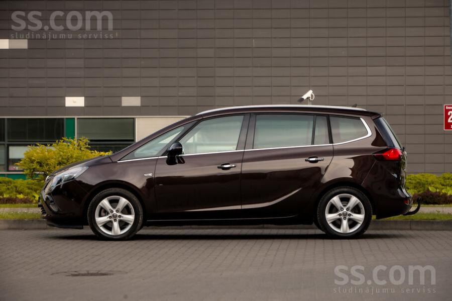 Brown Opel Zafira 2013 in Jelgava, with an engine capacity of 1.60 L and mileage of 0 thousand km for 6990 €, photo 13 on AUTOMOTO.COM.LV