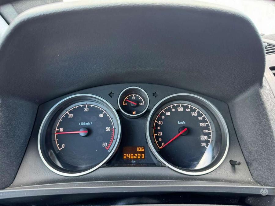 Brūns Opel Zafira 2013 Jurbarkas, ar dzinēja tilpumu 1.70 L un nobraukumu 246 tūkst. km par 3550 €, foto 13 vietnē AUTOMOTO.COM.LV