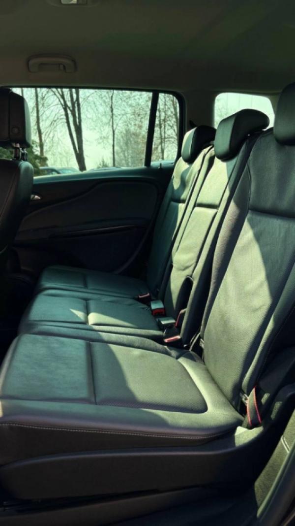Brown Opel Zafira 2013 in Riga, with an engine capacity of 2.00 L and mileage of 253 thousand km for 6950 €, photo 4 on AUTOMOTO.COM.LV
