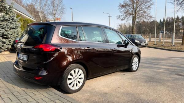 Brown Opel Zafira 2013 in Riga, with an engine capacity of 2.00 L and mileage of 253 thousand km for 6950 €, photo 9 on AUTOMOTO.COM.LV