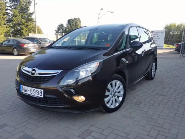 Brown Opel Zafira 2013 in Kuldiga, with an engine capacity of 2.00 L and mileage of 242 thousand km for 6850 €, photo 1 on AUTOMOTO.COM.LV