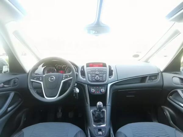 Brown Opel Zafira 2013 in Kuldiga, with an engine capacity of 2.00 L and mileage of 242 thousand km for 6850 €, photo 5 on AUTOMOTO.COM.LV