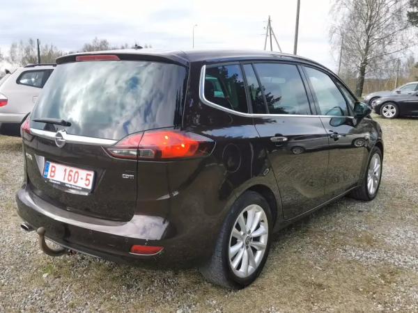 Brown Opel Zafira 2013 in Kuldiga, with an engine capacity of 2.00 L and mileage of 234 thousand km for 7490 €, photo 2 on AUTOMOTO.COM.LV