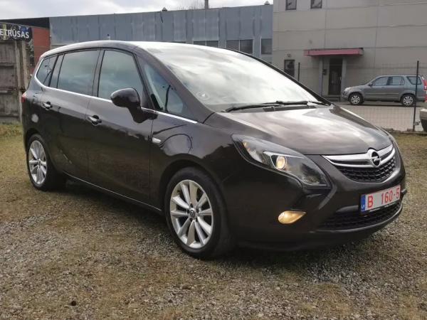 Brown Opel Zafira 2013 in Kuldiga, with an engine capacity of 2.00 L and mileage of 234 thousand km for 7490 €, photo 3 on AUTOMOTO.COM.LV