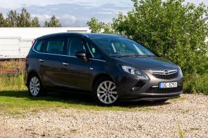 Brown Opel Zafira 2013 in Riga, with an engine capacity of 2.00 L and mileage of 196 thousand km for 6995 €, photo  on AUTOMOTO.COM.LV