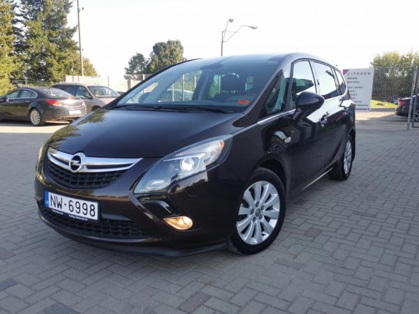 Brown Opel Zafira 2013 in Riga, with an engine capacity of 2.00 L and mileage of 242 thousand km for 6850 €, photo 1 on AUTOMOTO.COM.LV