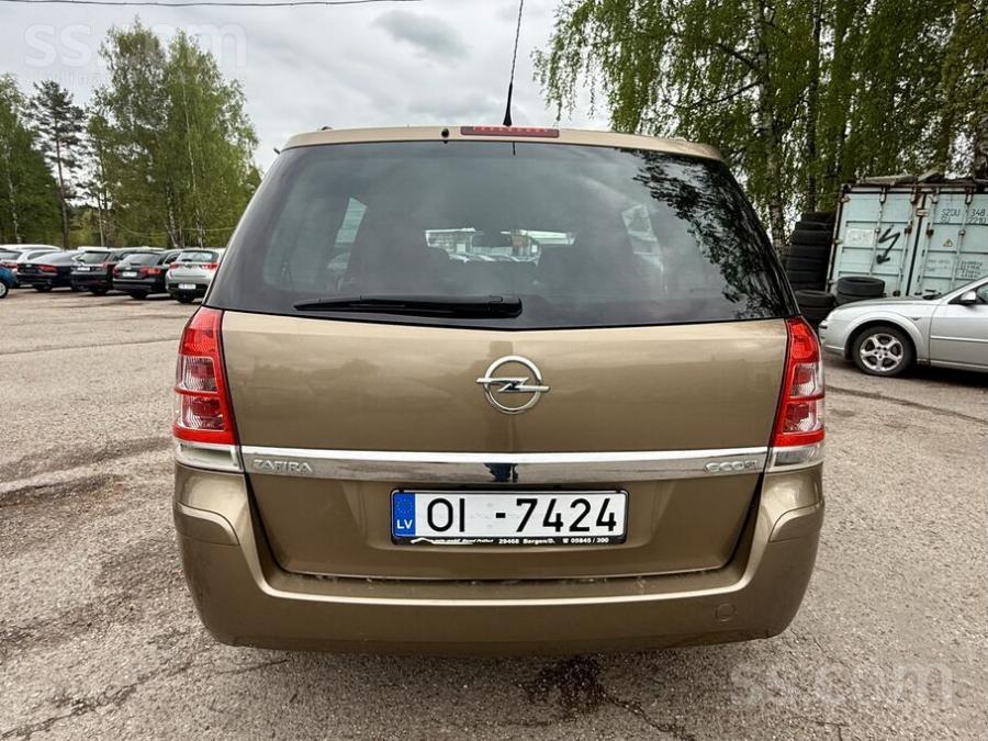 Brown Opel Zafira 2014 in Riga, with an engine capacity of 1.70 L and mileage of 0 thousand km for 3750 €, photo 6 on AUTOMOTO.COM.LV