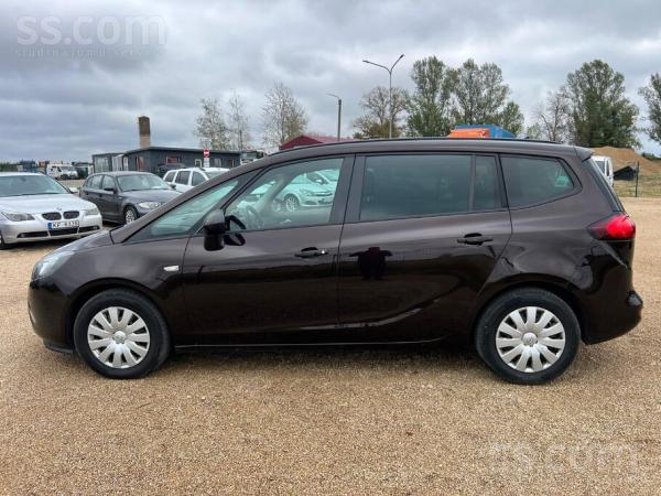Brown Opel Zafira 2014 in Jekabpils, with an engine capacity of 1.60 L and mileage of 195 thousand km for 4990 €, photo 5 on AUTOMOTO.COM.LV