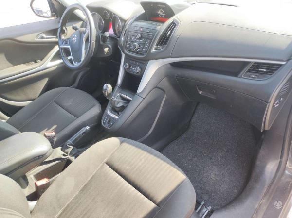 Brūns Opel Zafira 2014 Marijampole, ar dzinēja tilpumu 1.40 L un nobraukumu 257 tūkst. km par 4650 €, foto 3 vietnē AUTOMOTO.COM.LV