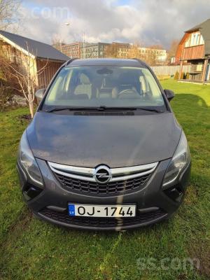 Brown Opel Zafira 2014 in Riga, with an engine capacity of 1.60 L and mileage of 282 thousand km for 3900 €, photo  on AUTOMOTO.COM.LV