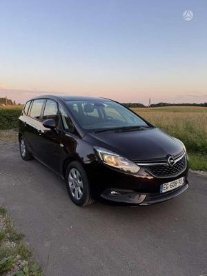 Brown Opel Zafira 2017 in Plunge, with an engine capacity of 1.60 L and mileage of 181 thousand km for 6900 €, photo 3 on AUTOMOTO.COM.LV