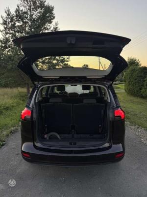 Brown Opel Zafira 2017 in Plunge, with an engine capacity of 1.60 L and mileage of 181 thousand km for 6900 €, photo 6 on AUTOMOTO.COM.LV