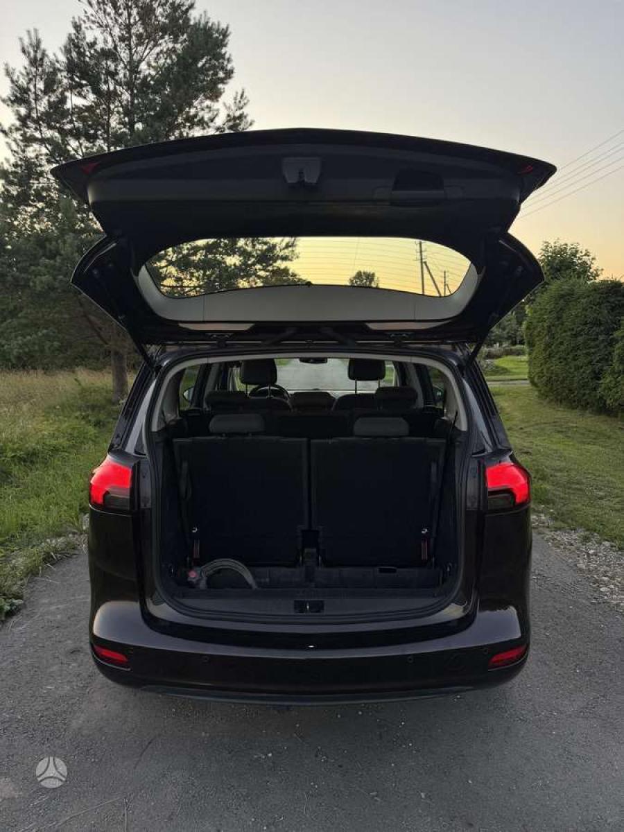 Brown Opel Zafira 2017 in Plunge, with an engine capacity of 1.60 L and mileage of 181 thousand km for 6900 €, photo 6 on AUTOMOTO.COM.LV