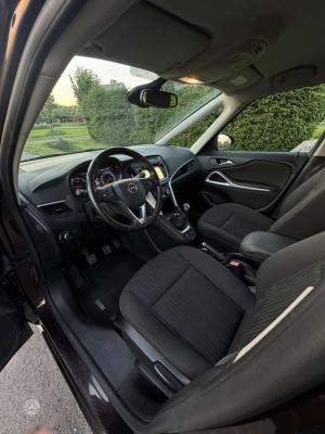 Brown Opel Zafira 2017 in Plunge, with an engine capacity of 1.60 L and mileage of 181 thousand km for 6900 €, photo 7 on AUTOMOTO.COM.LV