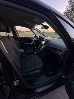 Brown Opel Zafira 2017 in Plunge, with an engine capacity of 1.60 L and mileage of 181 thousand km for 6900 €, photo 9 on AUTOMOTO.COM.LV