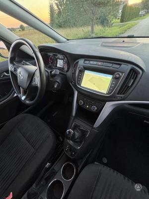 Brown Opel Zafira 2017 in Plunge, with an engine capacity of 1.60 L and mileage of 181 thousand km for 6900 €, photo 10 on AUTOMOTO.COM.LV