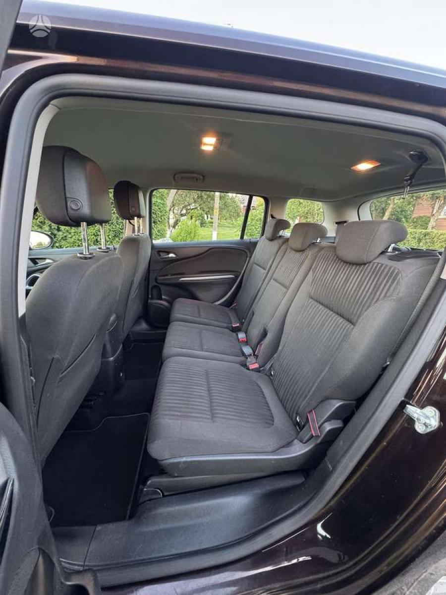 Brown Opel Zafira 2017 in Plunge, with an engine capacity of 1.60 L and mileage of 181 thousand km for 6900 €, photo 11 on AUTOMOTO.COM.LV