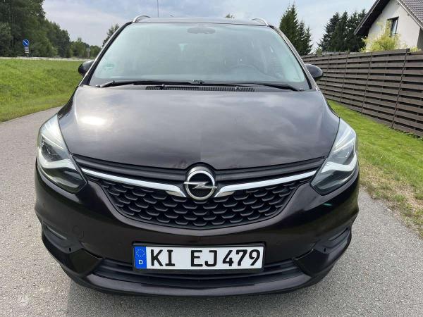 Brown Opel Zafira 2017 in Plunge, with an engine capacity of 1.96 L and mileage of 239 thousand km for 6200 €, photo 4 on AUTOMOTO.COM.LV