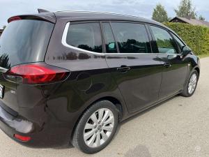 Brown Opel Zafira 2017 in Plunge, with an engine capacity of 1.96 L and mileage of 239 thousand km for 6200 €, photo 6 on AUTOMOTO.COM.LV