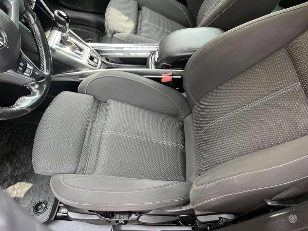 Brown Opel Zafira 2017 in Plunge, with an engine capacity of 1.96 L and mileage of 239 thousand km for 6200 €, photo 11 on AUTOMOTO.COM.LV