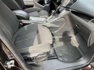 Brown Opel Zafira 2017 in Plunge, with an engine capacity of 1.96 L and mileage of 239 thousand km for 6200 €, photo 14 on AUTOMOTO.COM.LV