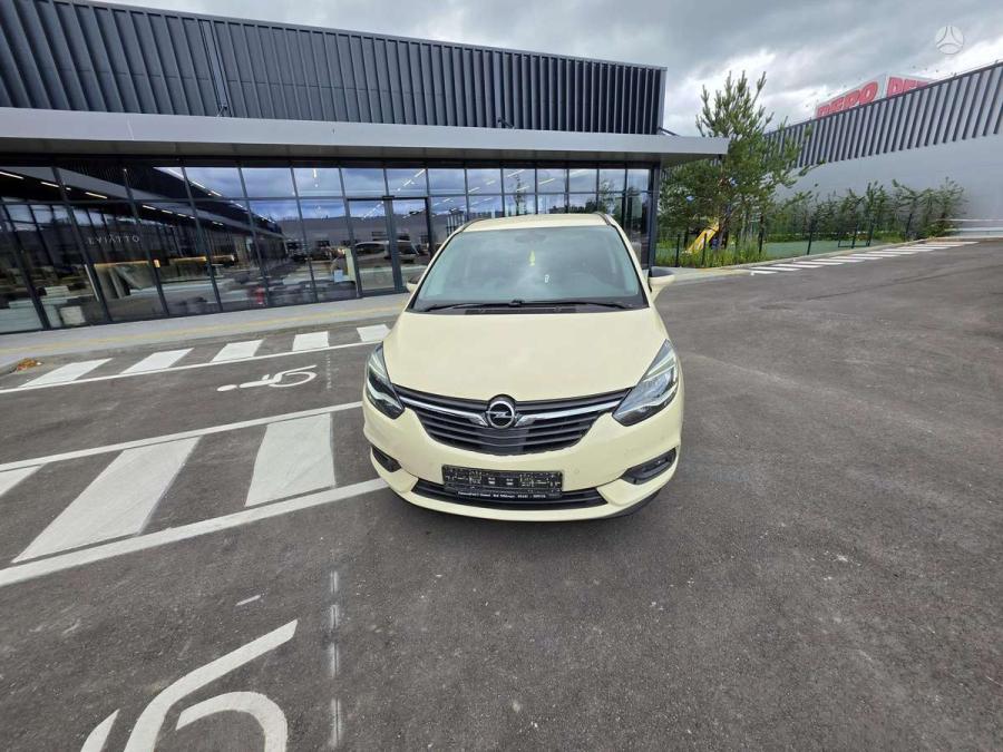 Brown Opel Zafira 2019 in Kaunas, with an engine capacity of 1.96 L and mileage of 277 thousand km for 6650 €, photo 12 on AUTOMOTO.COM.LV