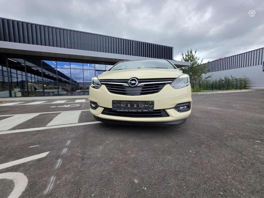 Brown Opel Zafira 2019 in Kaunas, with an engine capacity of 1.96 L and mileage of 277 thousand km for 6650 €, photo 13 on AUTOMOTO.COM.LV