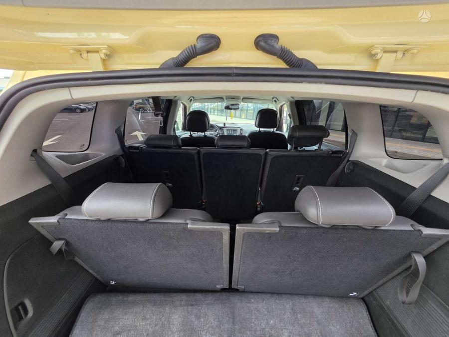 Brown Opel Zafira 2019 in Kaunas, with an engine capacity of 1.96 L and mileage of 277 thousand km for 6650 €, photo 24 on AUTOMOTO.COM.LV