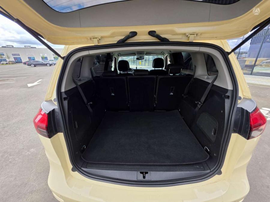 Brown Opel Zafira 2019 in Kaunas, with an engine capacity of 1.96 L and mileage of 277 thousand km for 6650 €, photo 28 on AUTOMOTO.COM.LV