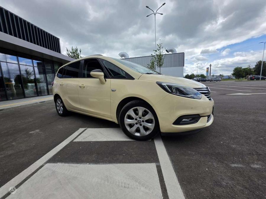 Brown Opel Zafira 2019 in Kaunas, with an engine capacity of 1.96 L and mileage of 277 thousand km for 6650 €, photo 33 on AUTOMOTO.COM.LV