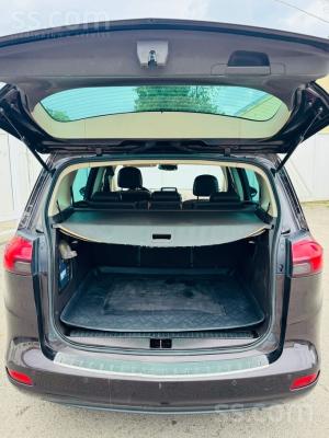 Brown Opel Zafira 2012 in Riga, with an engine capacity of 1.90 L and mileage of 0 thousand km for 3950 €, photo 9 on AUTOMOTO.COM.LV