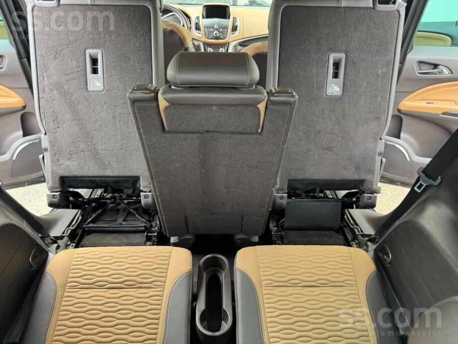 Brown Opel Zafira 2012 in Riga, with an engine capacity of 1.90 L and mileage of 0 thousand km for 3950 €, photo 11 on AUTOMOTO.COM.LV