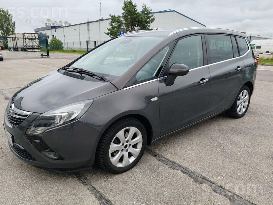 Brown Opel Zafira 2013 in Riga, with an engine capacity of 1.60 L and mileage of 208 thousand km for 6500 €, photo 1 on AUTOMOTO.COM.LV