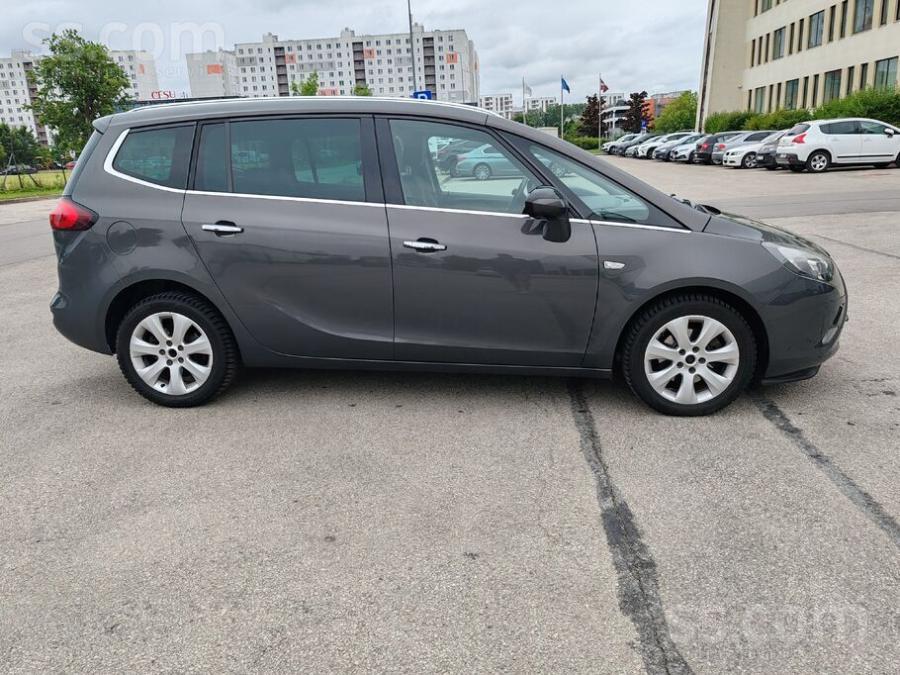 Brown Opel Zafira 2013 in Riga, with an engine capacity of 1.60 L and mileage of 208 thousand km for 6500 €, photo 3 on AUTOMOTO.COM.LV